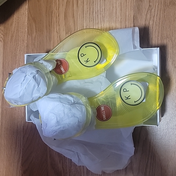 Katy Perry Collections | Shoes | Katy Perry Smiley Face Jelly Sandals ...